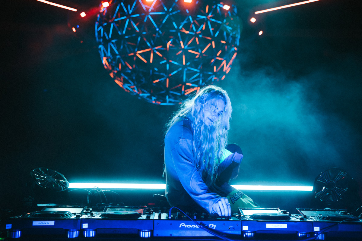 Grimes Apologizes After Major Technical Difficulties Derail Coachella